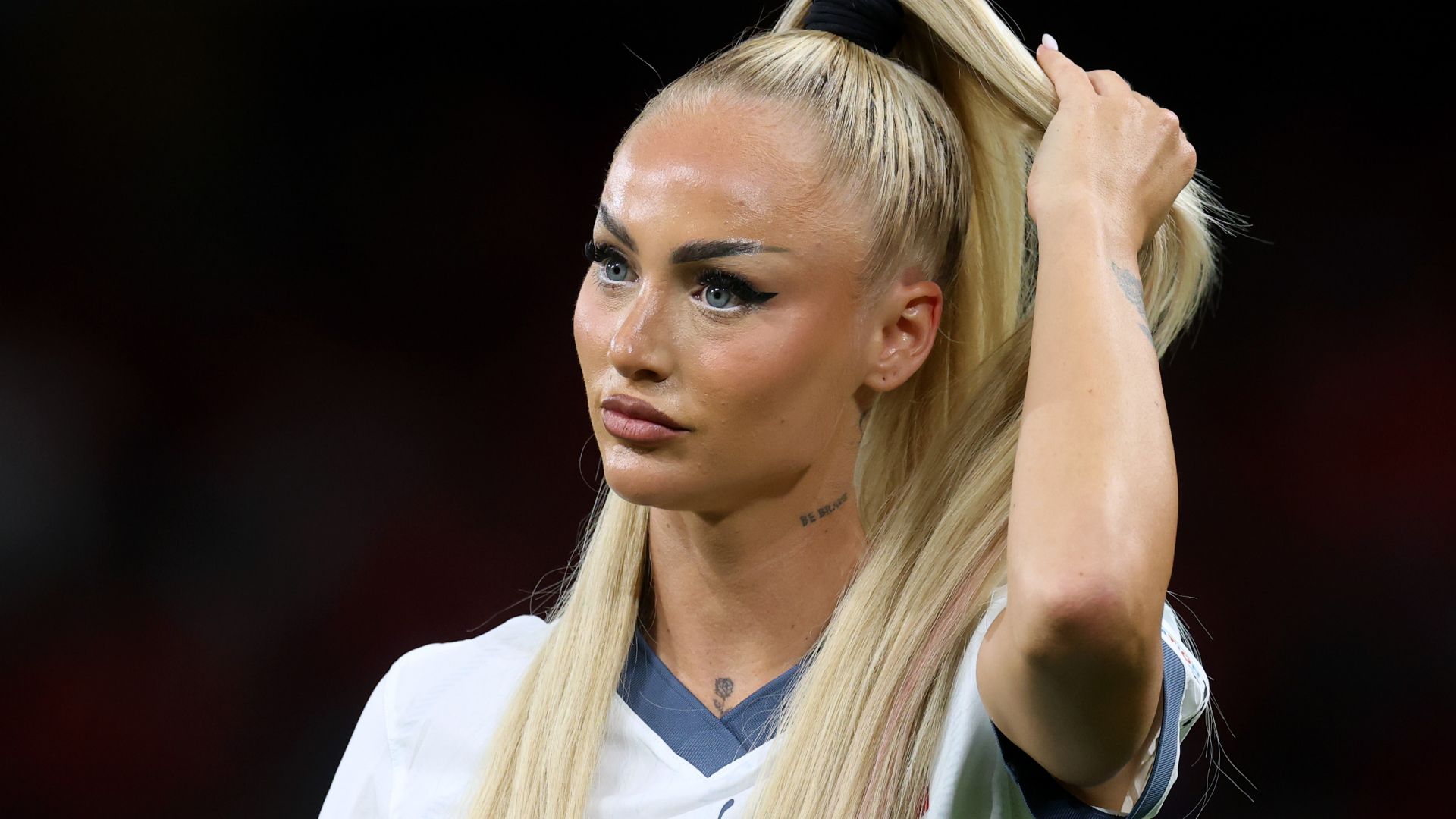 'Petrol leak' on Alisha Lehmann's holiday plane as Switzerland & Juventus star endures gruelling ...